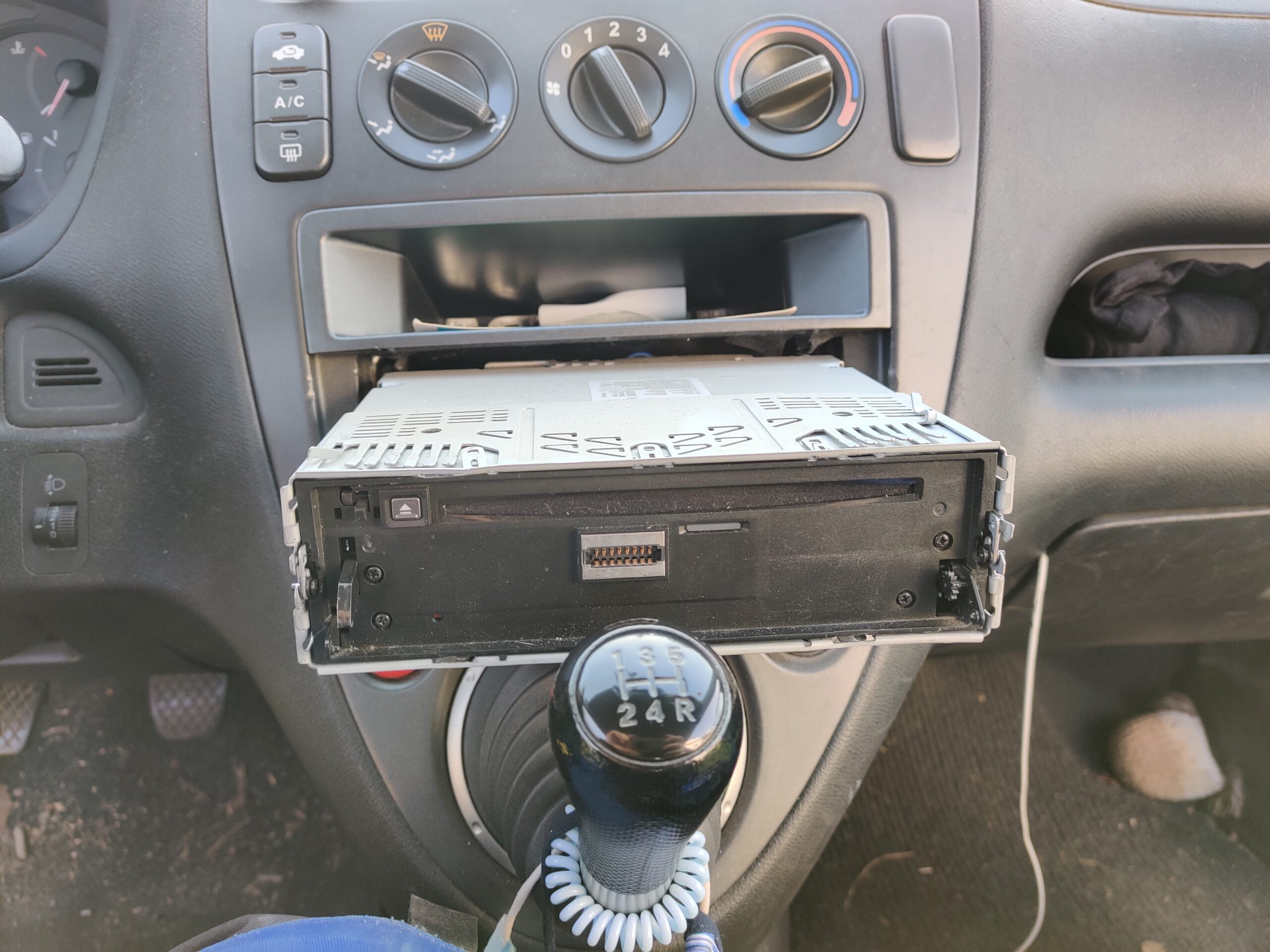 Honda Civic (EP1-EP4) Wie Radio ausbauen?